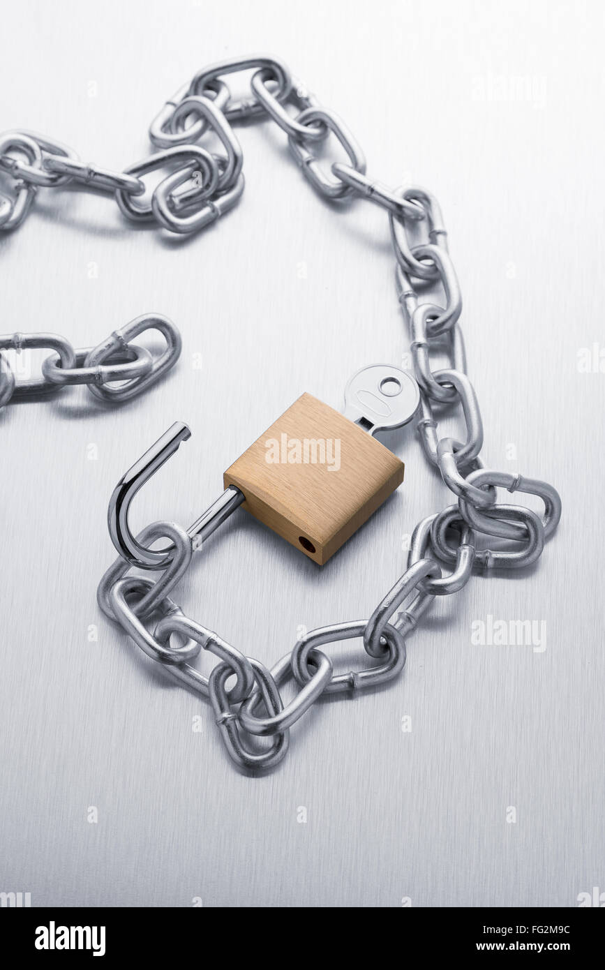 Closeup on silver chain on metal finish background Stock Photo - Alamy