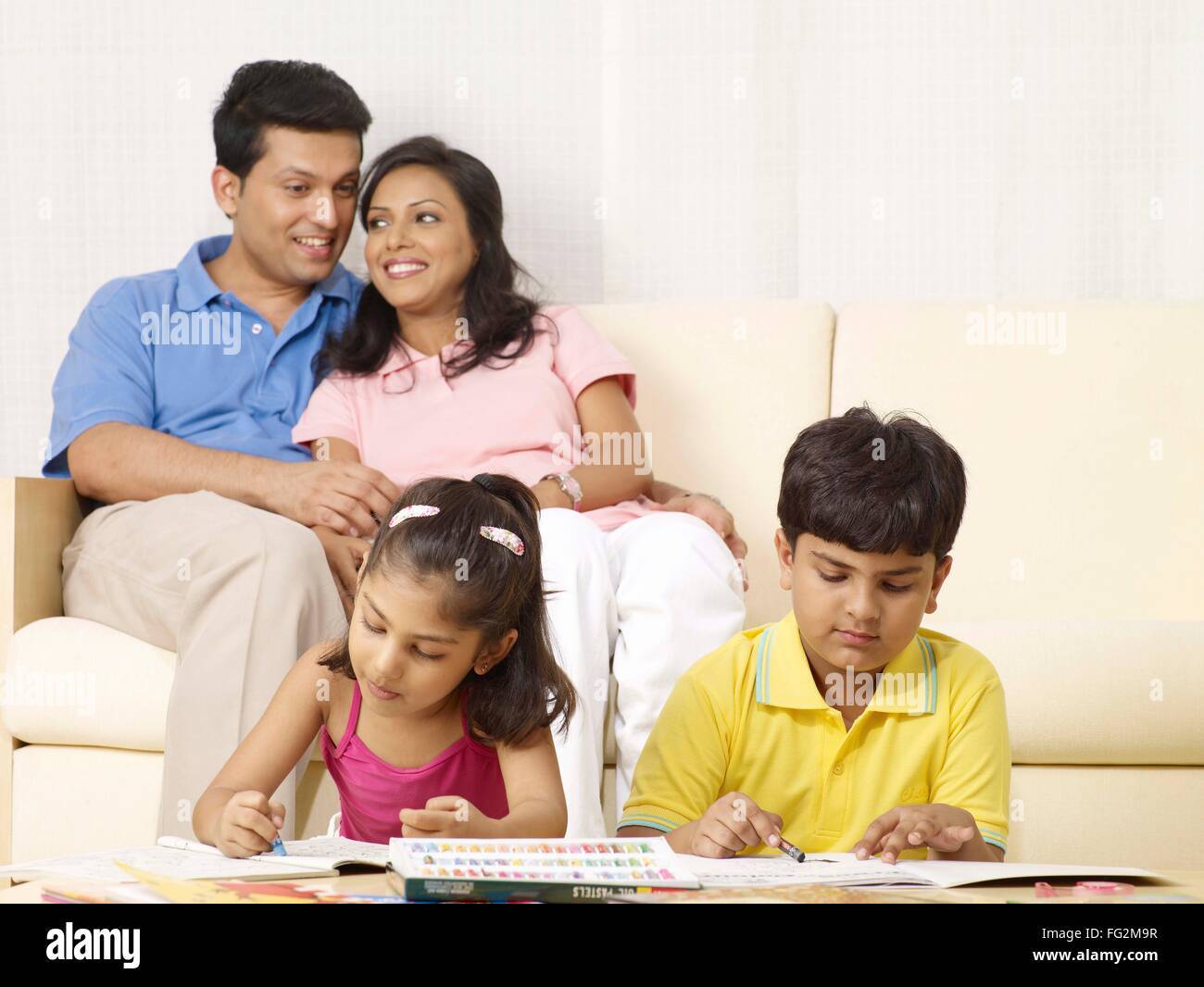 Parents and children drawing hi-res stock photography and images - Alamy