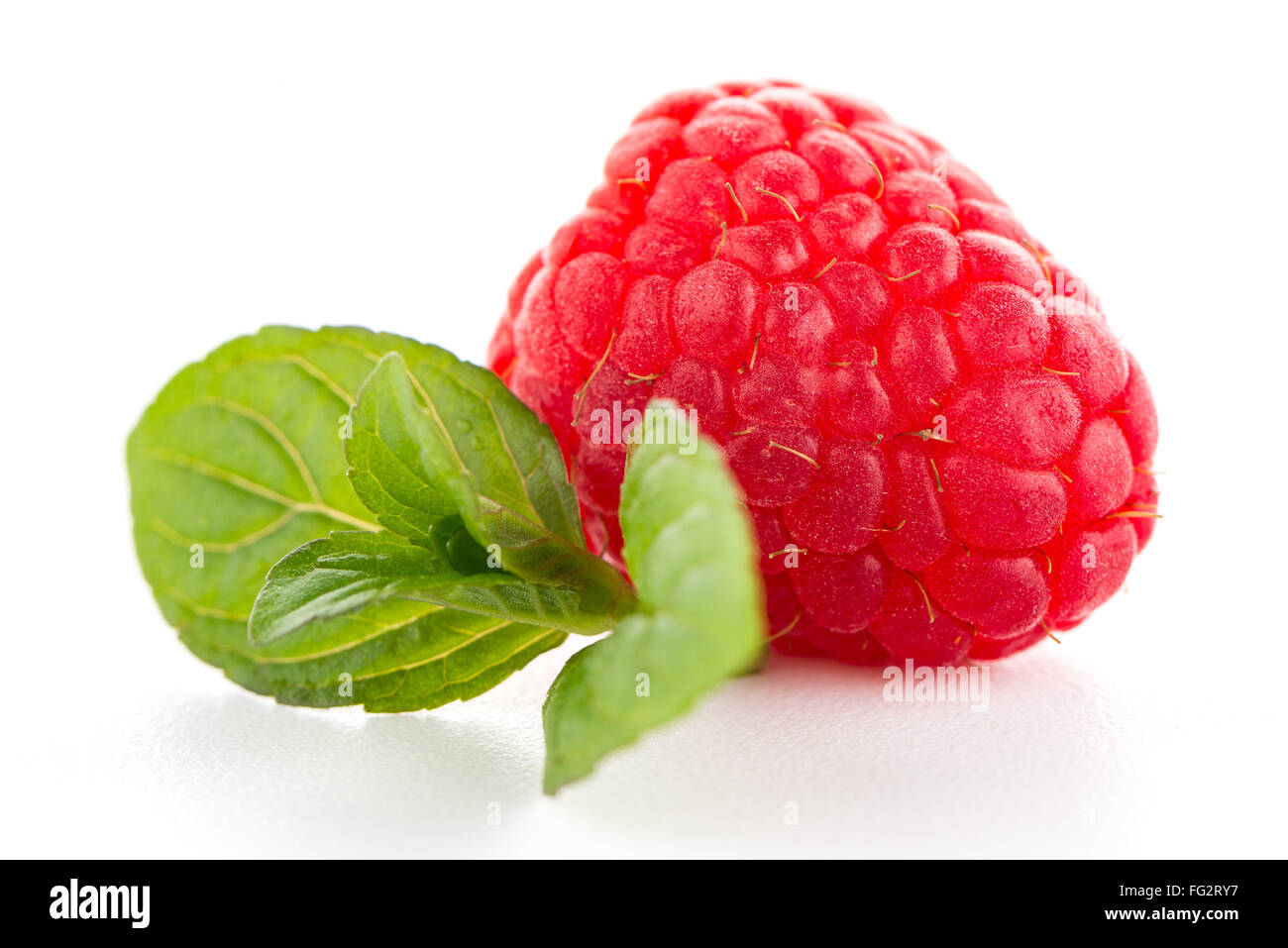 Ripe raspberry with leaf isolated on white background Stock Photo - Alamy