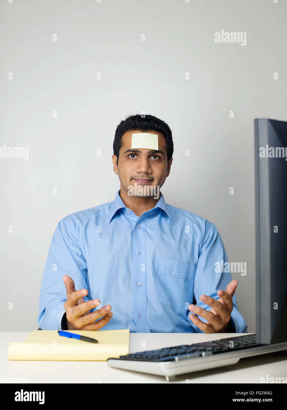 Executive with sticky note on forehead MR#779K Stock Photo - Alamy
