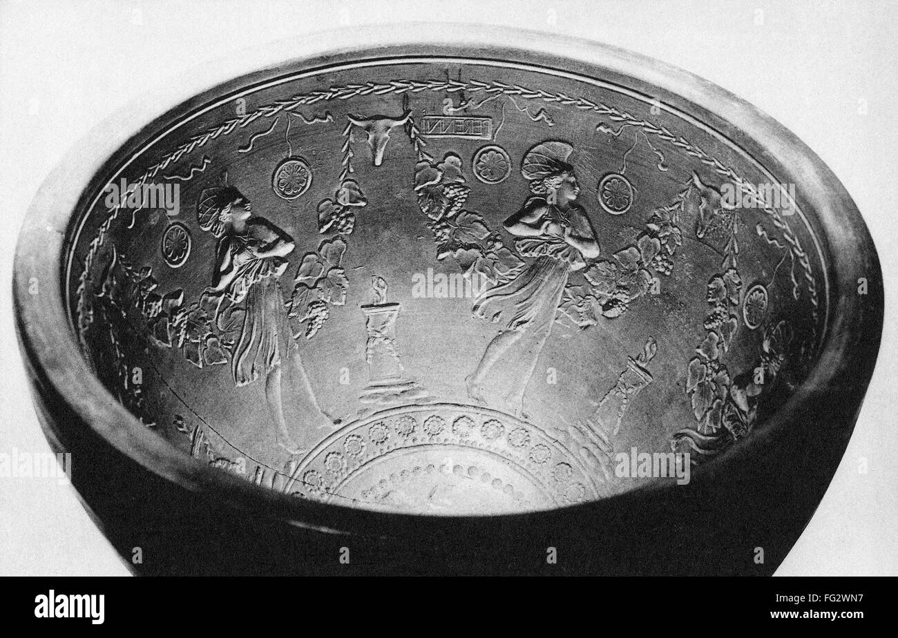 BOWL MOLD, 1ST CENTURY B.C. /nTerracotta mold for an arretine ware bowl ...