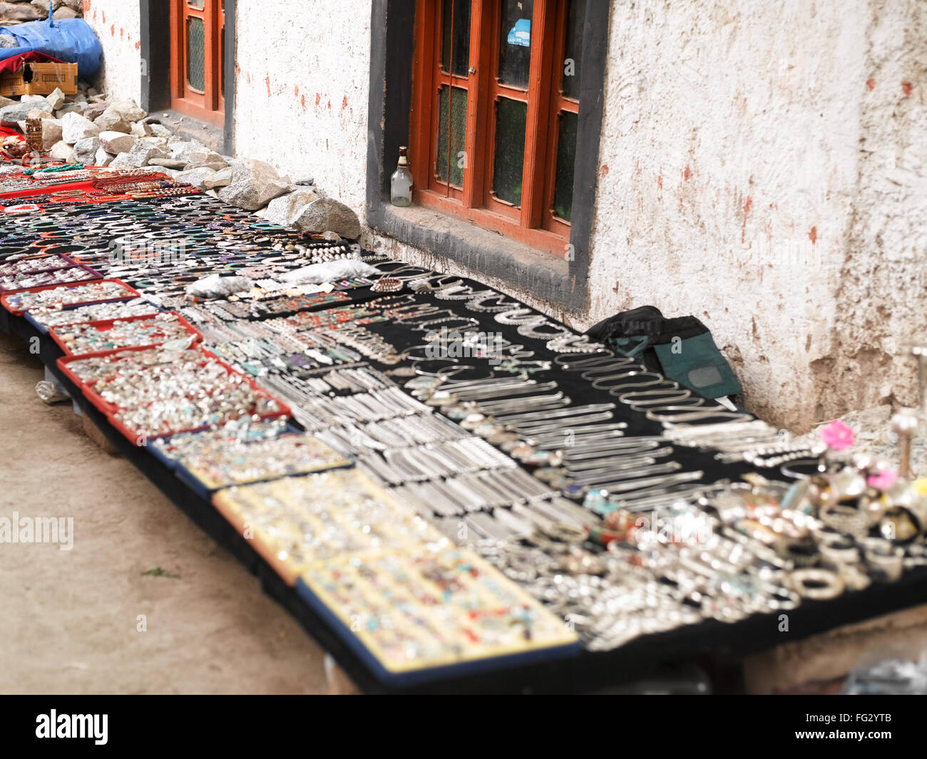 Jewellery stall hi-res stock photography and images - Alamy