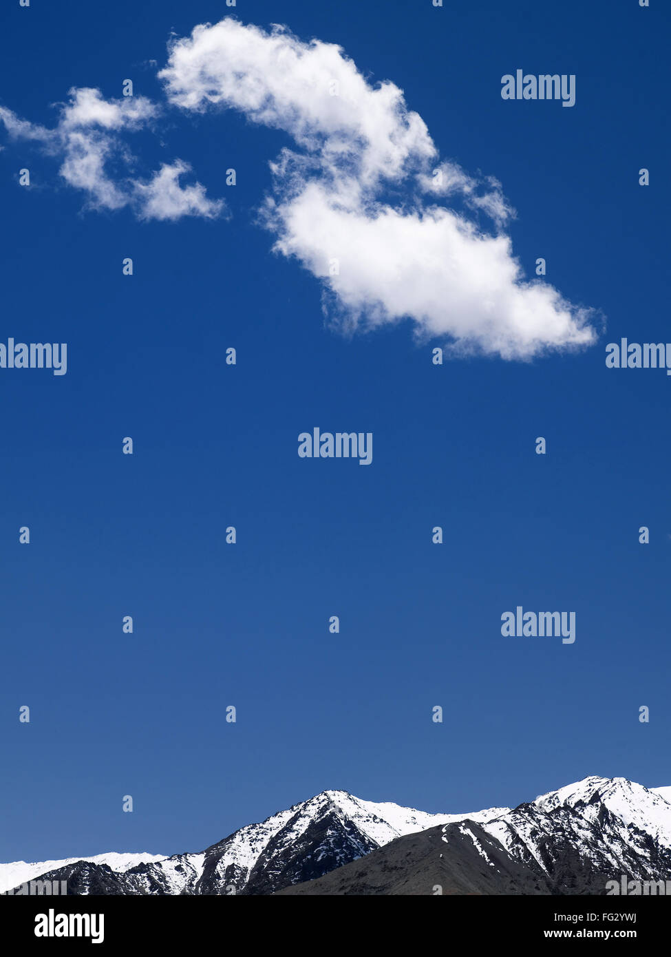 White cloud formation against blue skies Stock Photo - Alamy