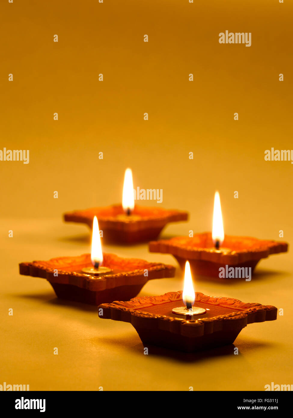 Row diyas diwali festival hi-res stock photography and images - Alamy