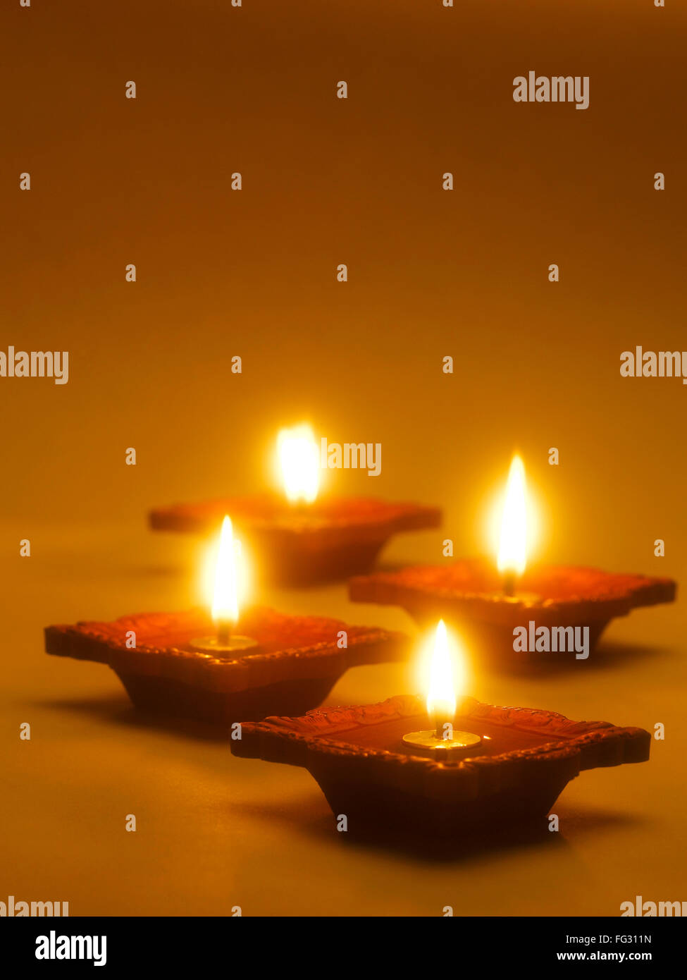 Row diyas diwali festival hi-res stock photography and images - Alamy