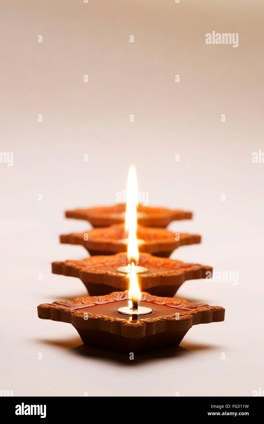 Row diyas diwali festival hi-res stock photography and images - Alamy