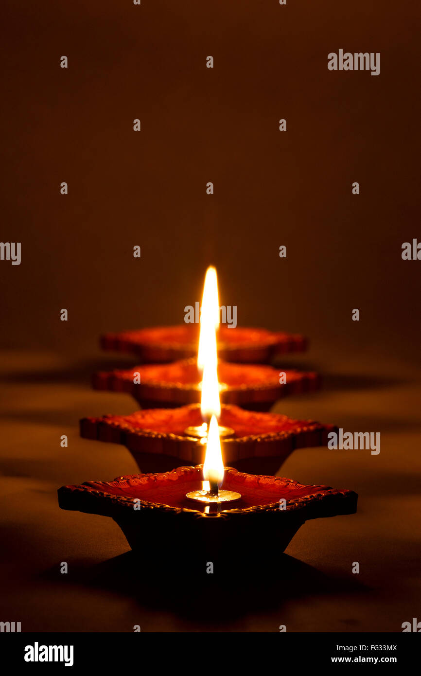 Row diyas diwali festival hi-res stock photography and images - Alamy