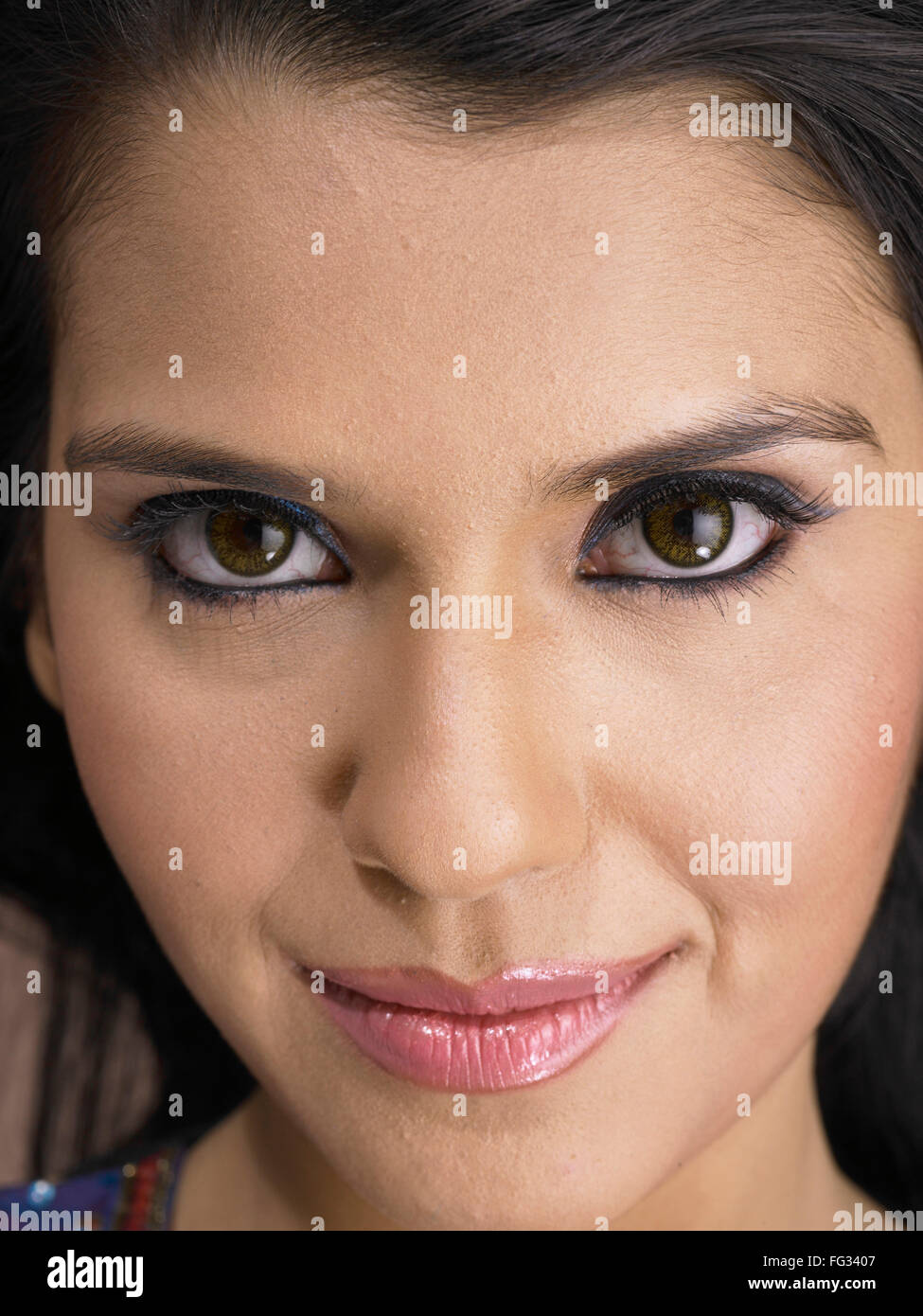 Eye catching makeup hi-res stock photography and images - Alamy