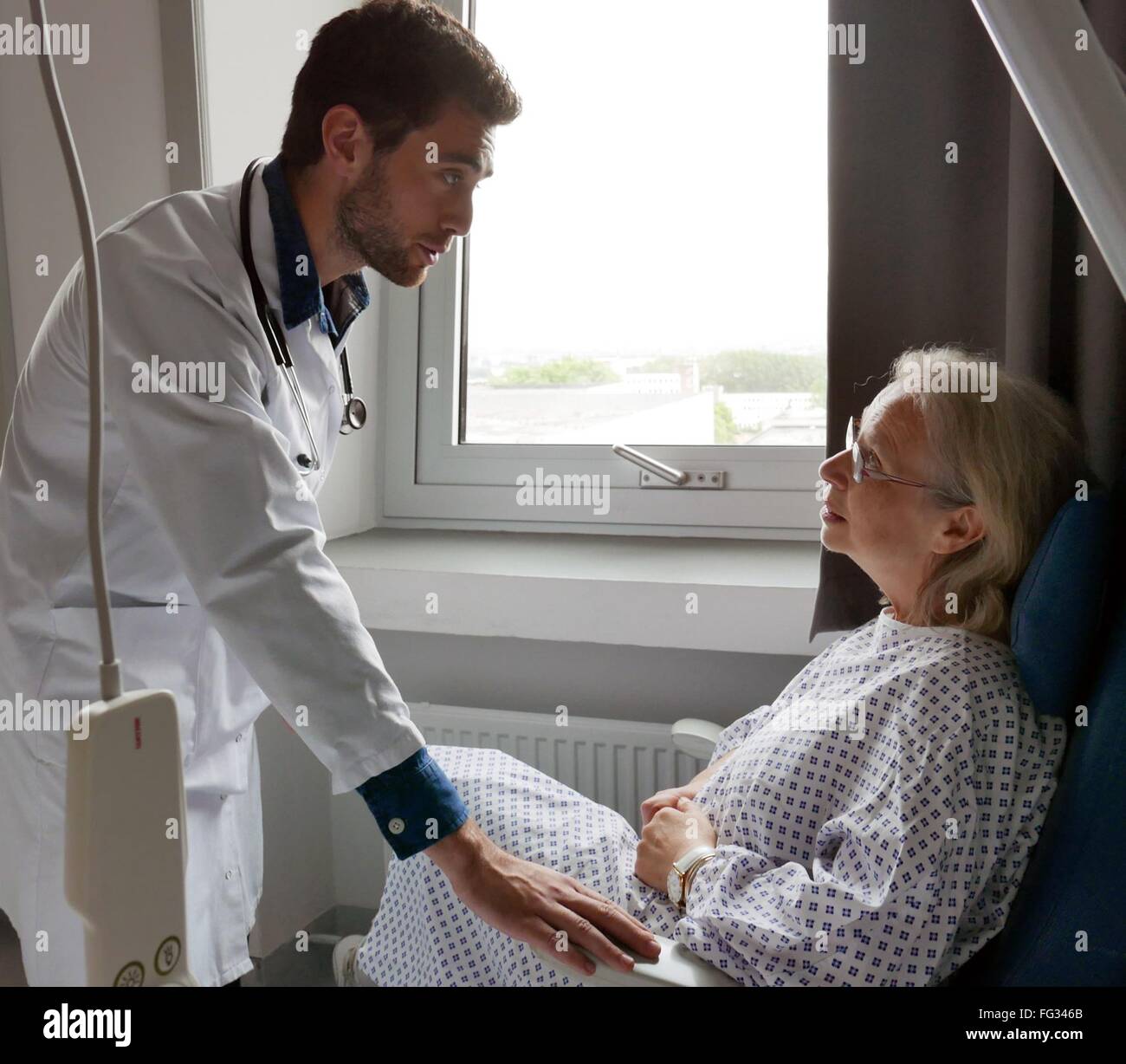 Doctor patient examination room hi-res stock photography and images - Alamy