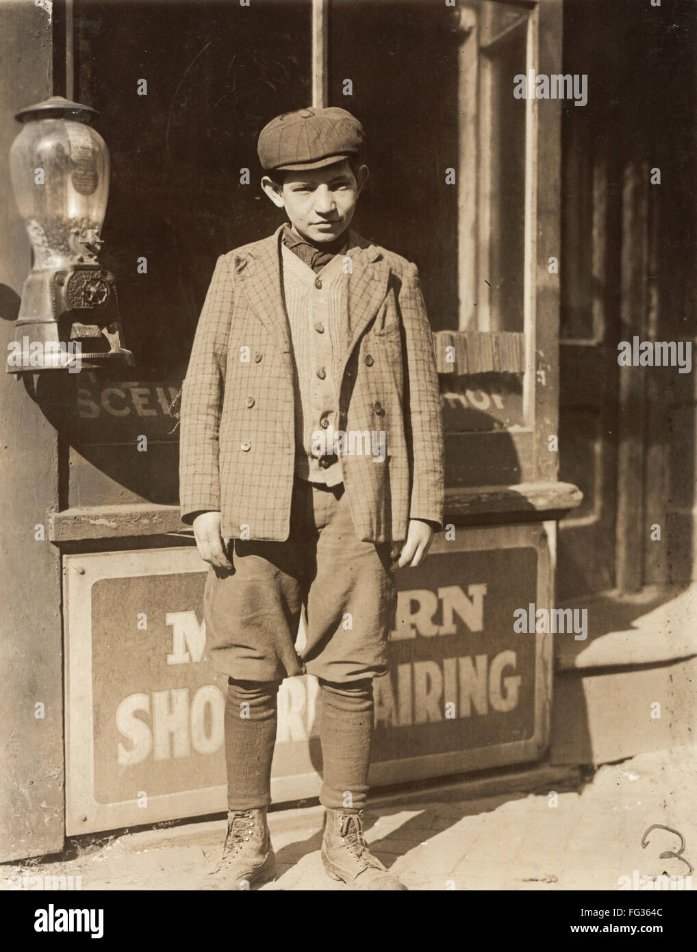 Lewis hine child labor candy hi-res stock photography and images - Alamy