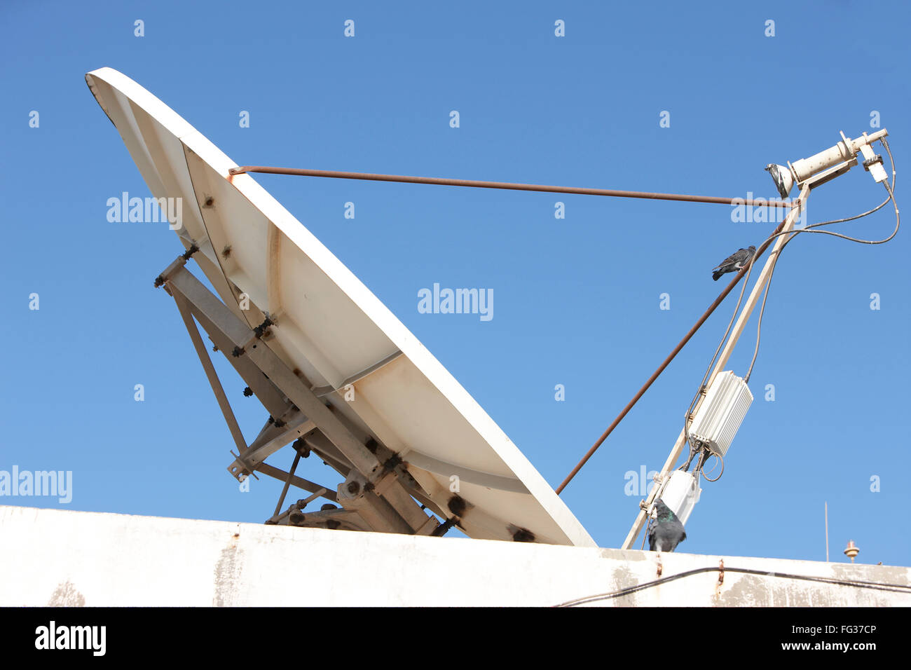 dish antenna, DTH dish antenna, satellite dish, parabolic antenna Stock ...