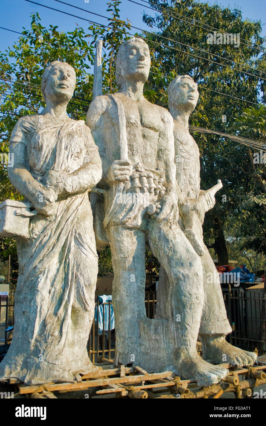 Two male and woman female freedom fighters statue at Chobir Haat ...
