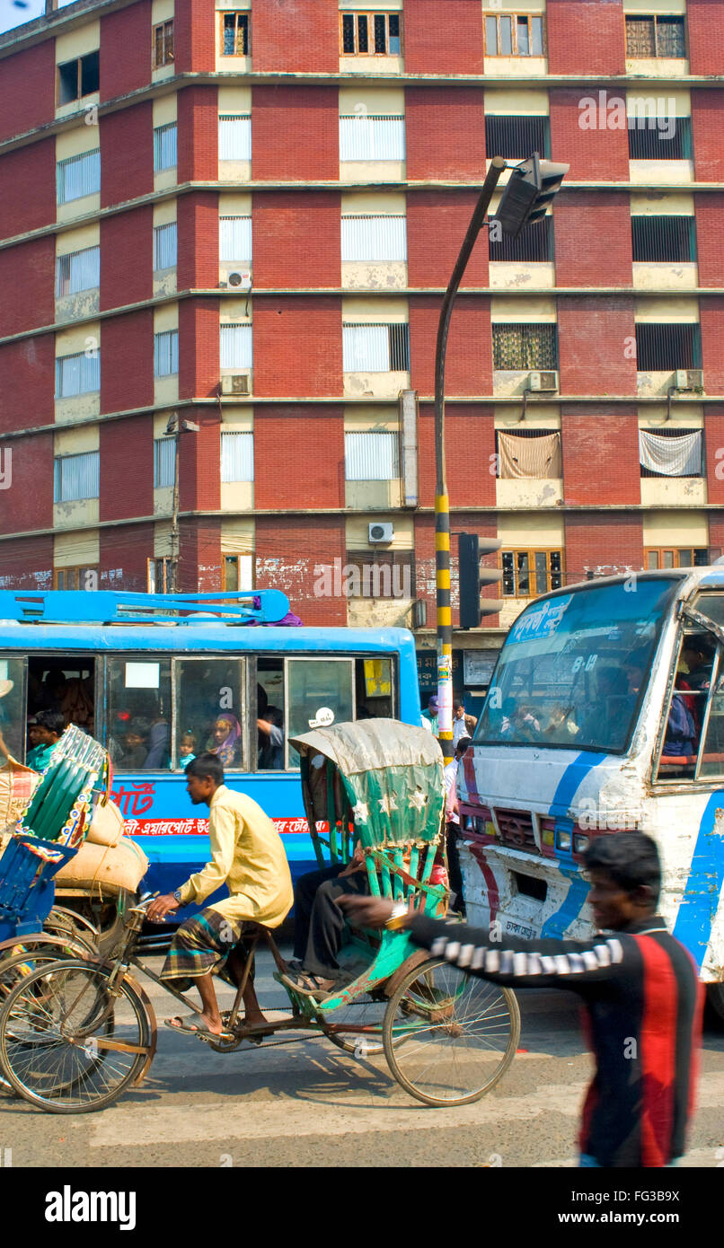 Rickshaw rider dhaka bangladesh hi-res stock photography and images - Alamy