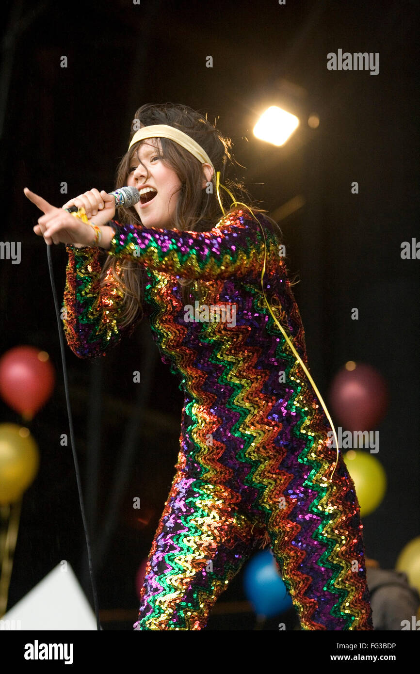 Brazilian rock band CSS playing at the Glastonbury Festival 2007 ...
