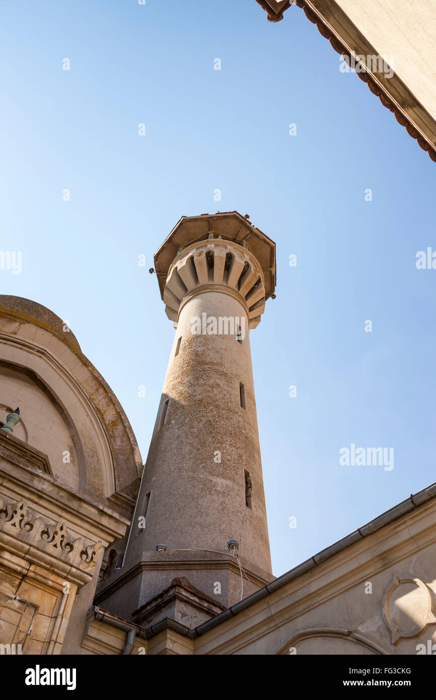 Islamic mosques towering minaret hi-res stock photography and images ...