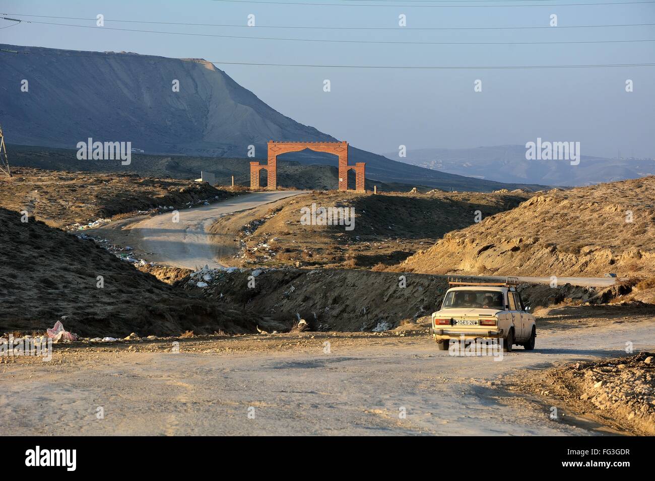 Arch over road hi-res stock photography and images - Alamy