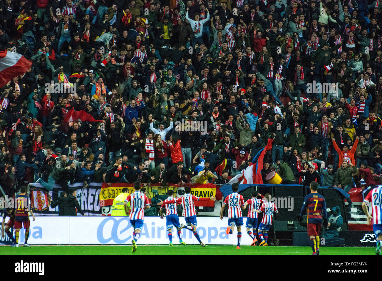 Gijon, Spain. 17th February, 2016. Real Sporting de Gijon's players ...