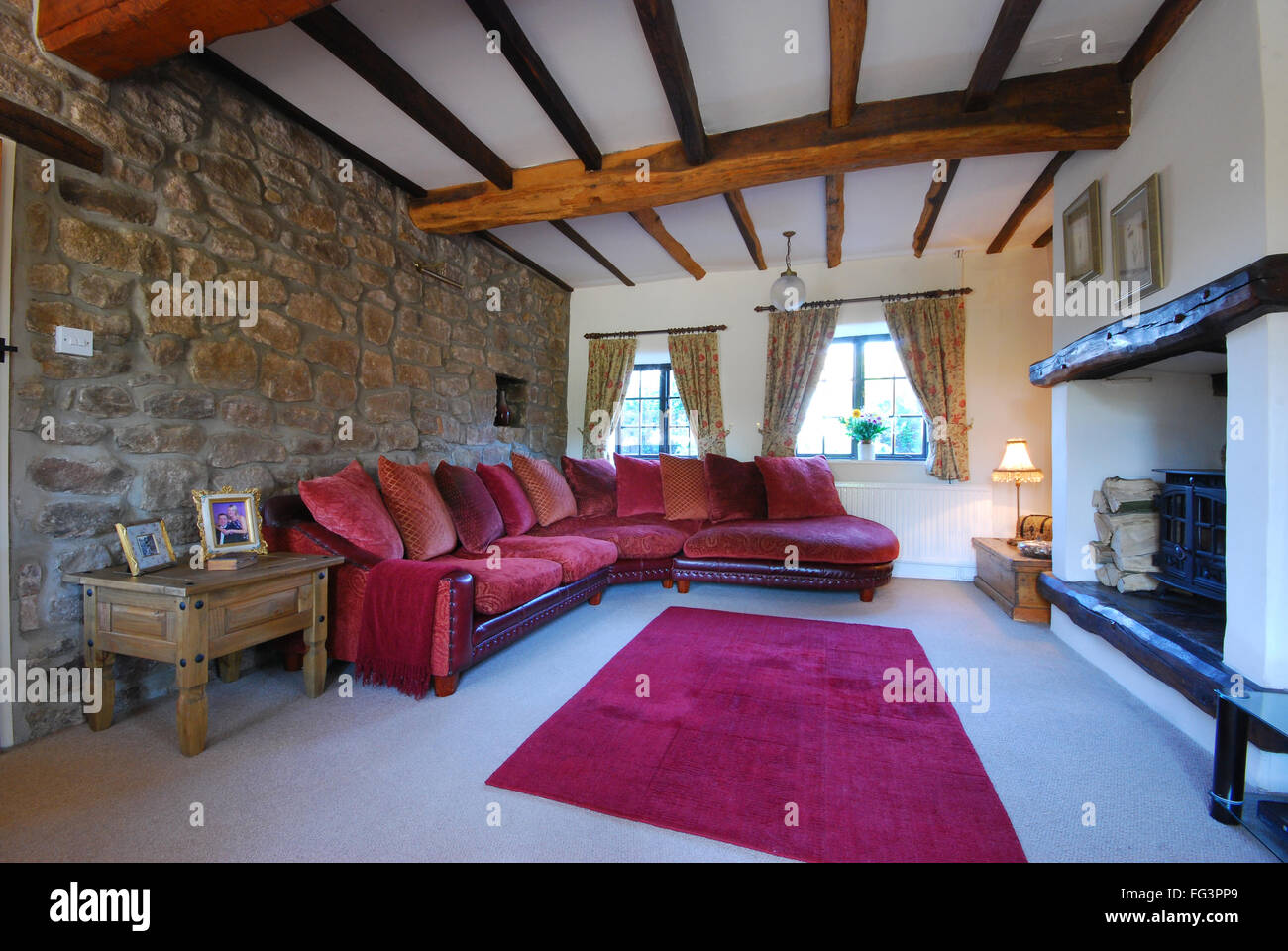 Cottage sitting room with exposed stonework and beams Stock Photo - Alamy
