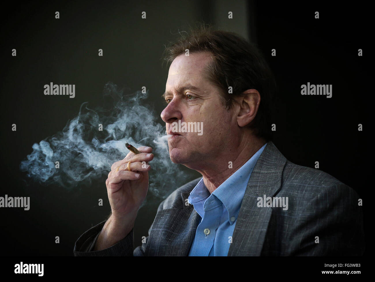 Man 33 r hi-res stock photography and images - Alamy