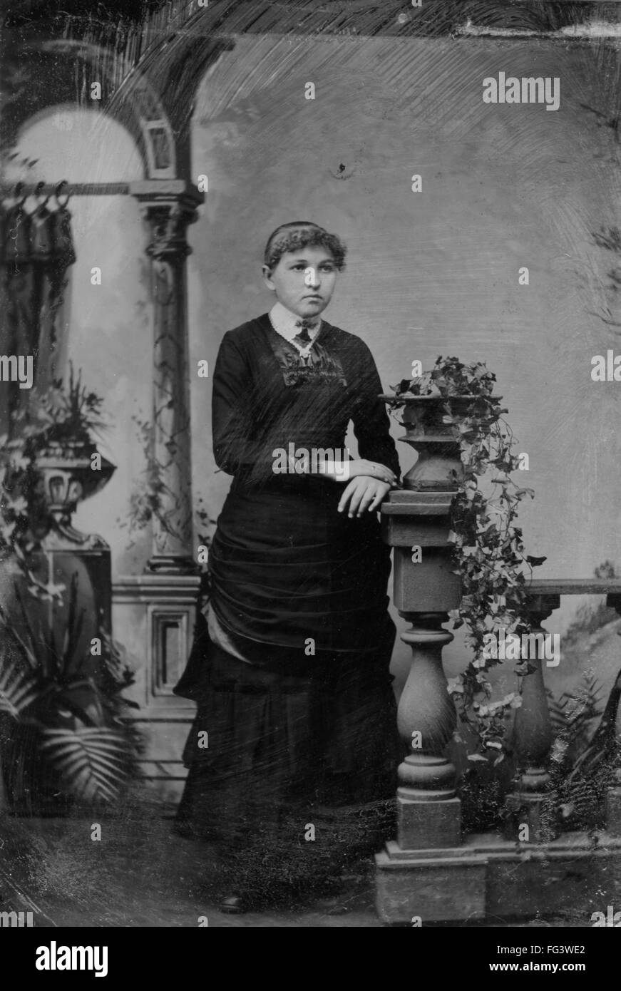 1900 girl portrait hi-res stock photography and images - Alamy