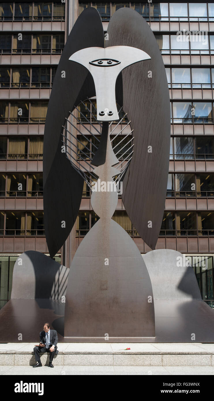 Businessman using mobile in downtown Chicago Stock Photo - Alamy