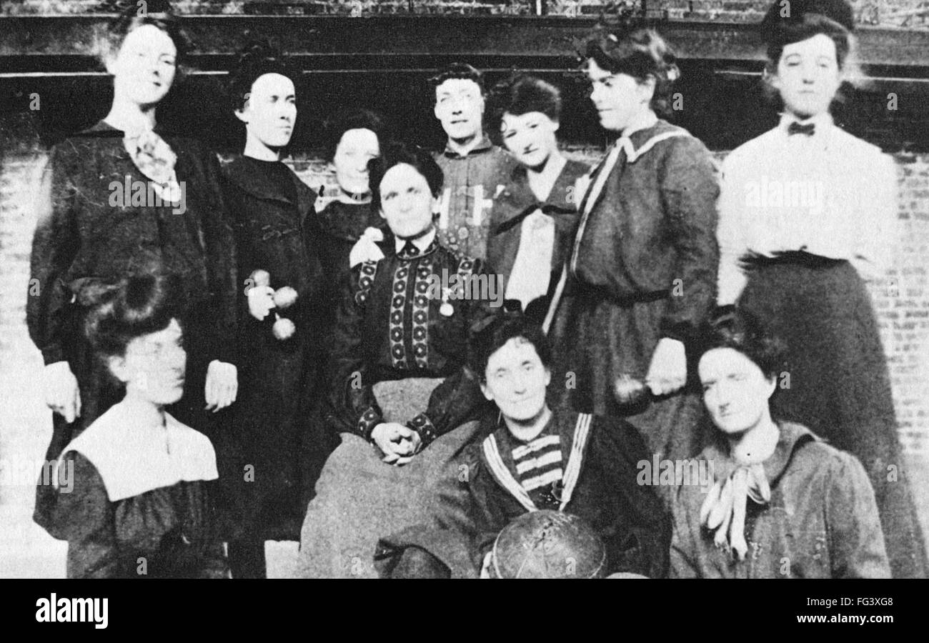 CHICAGO: HULL-HOUSE, c1902. /nThe women's basketball team at Hull-House ...