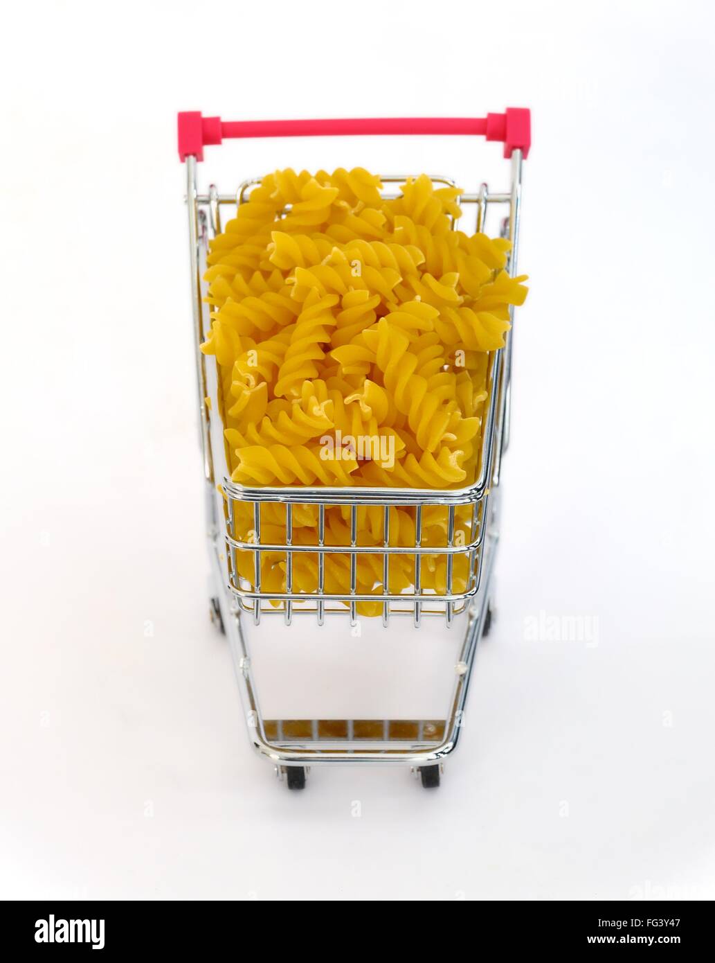 Full supermarket trolley hi-res stock photography and images - Alamy