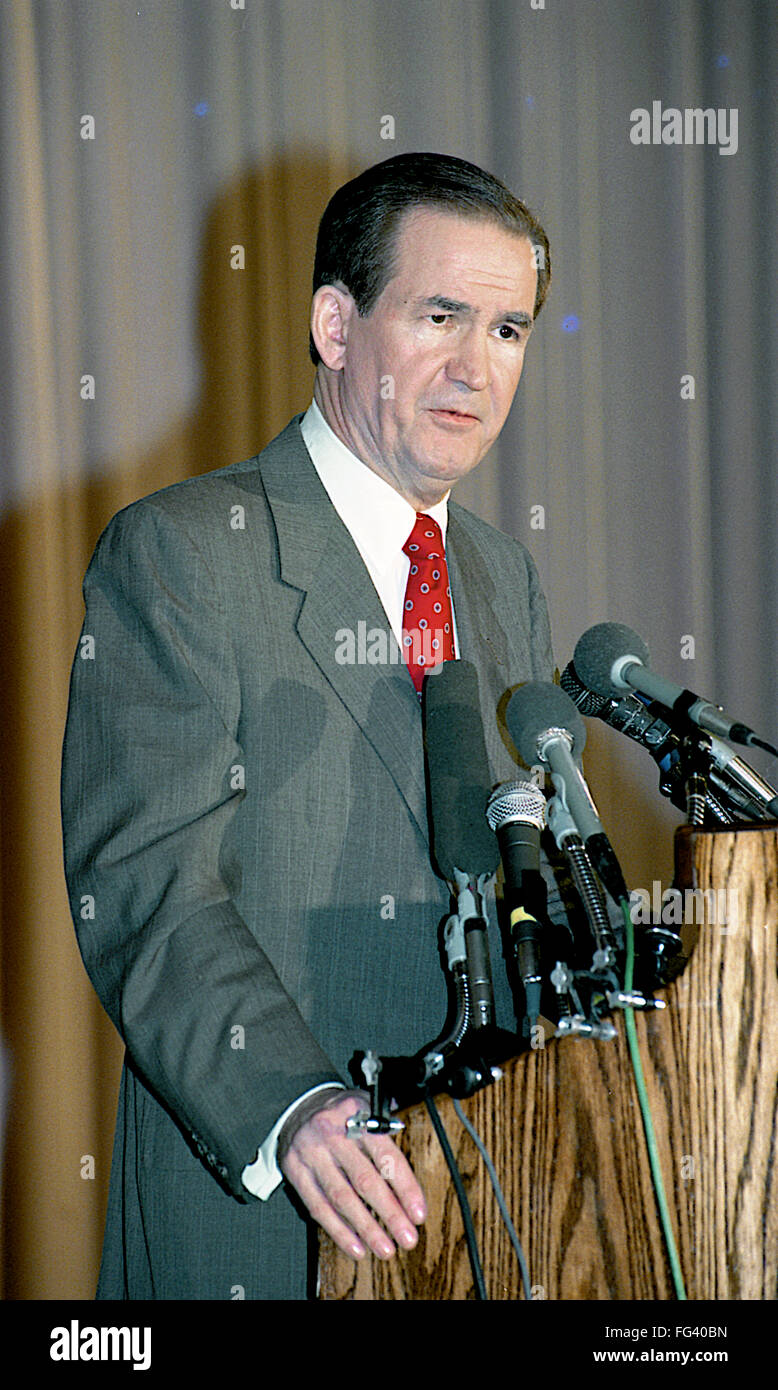 Pat buchanan 2000 hi-res stock photography and images - Alamy