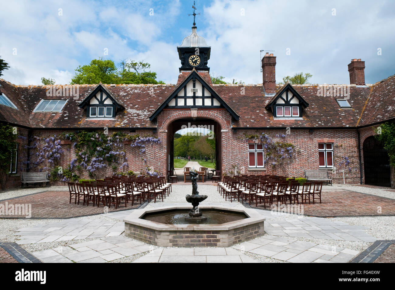 Old stable block hi-res stock photography and images - Alamy