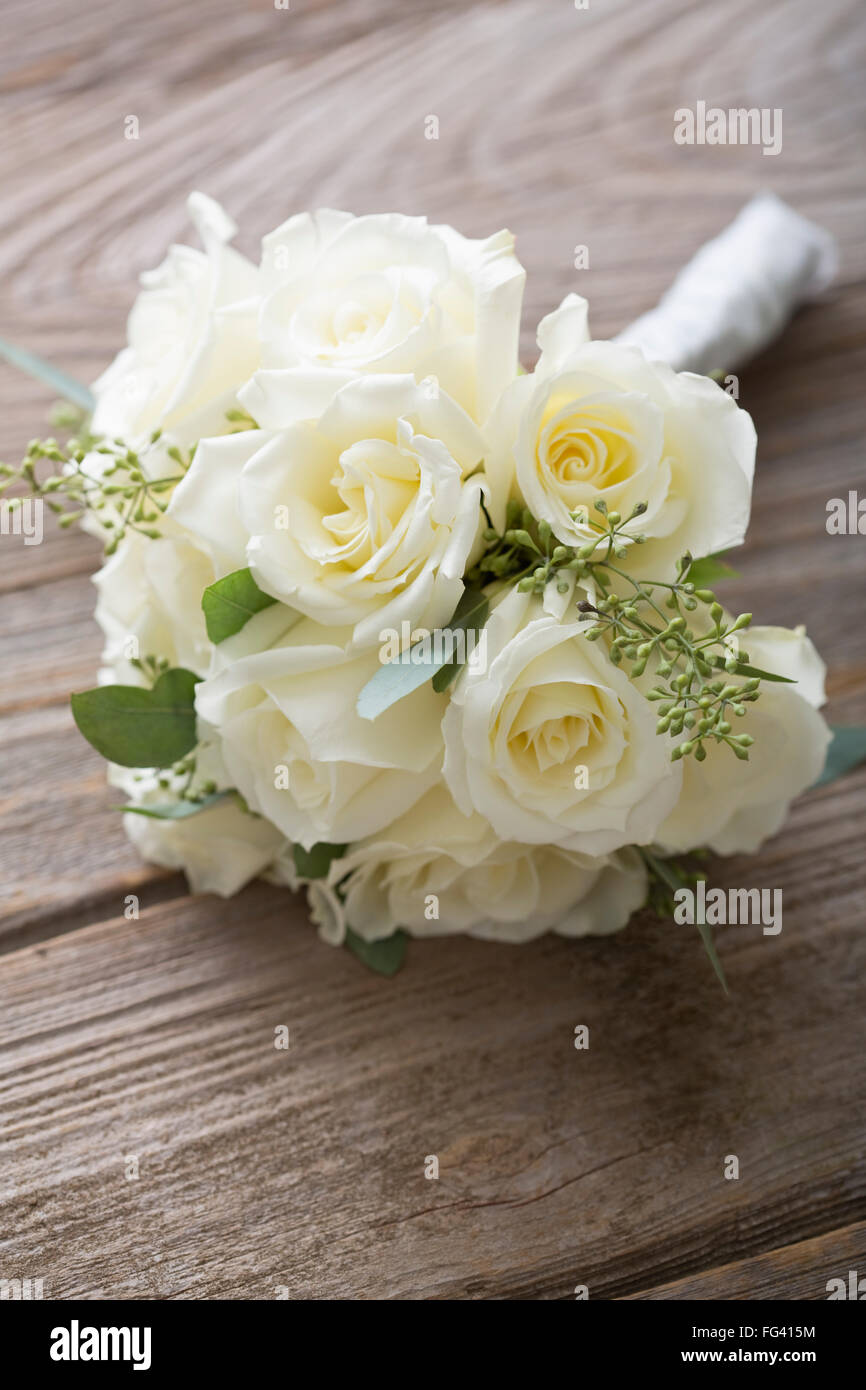 Bouquet white roses hi-res stock photography and images - Alamy