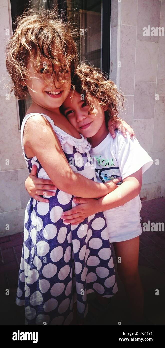 Girl smiling outside hi-res stock photography and images - Alamy