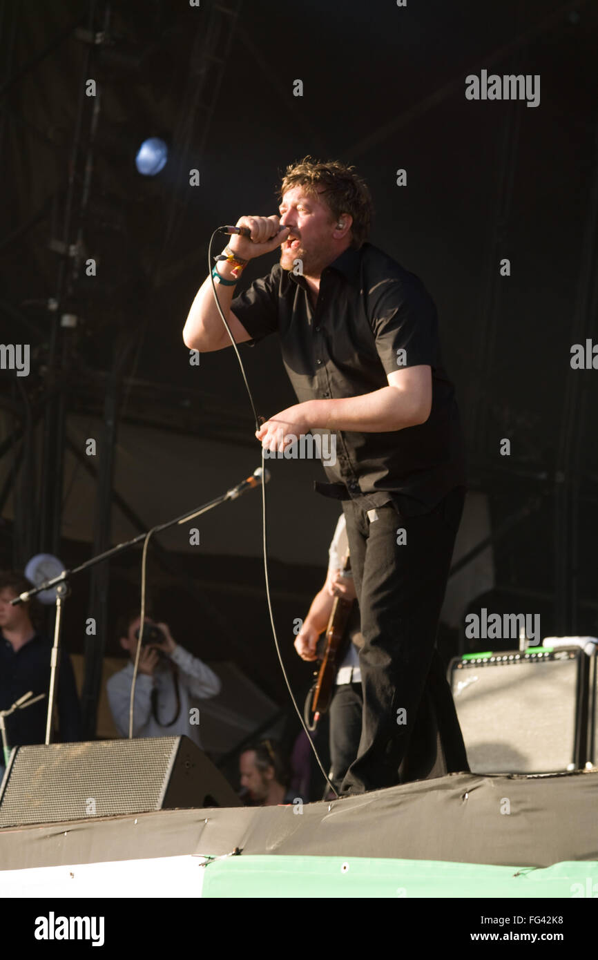Guy garvey glastonbury hi-res stock photography and images - Alamy