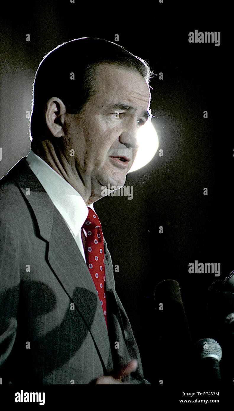 Senior political editor hi-res stock photography and images - Alamy