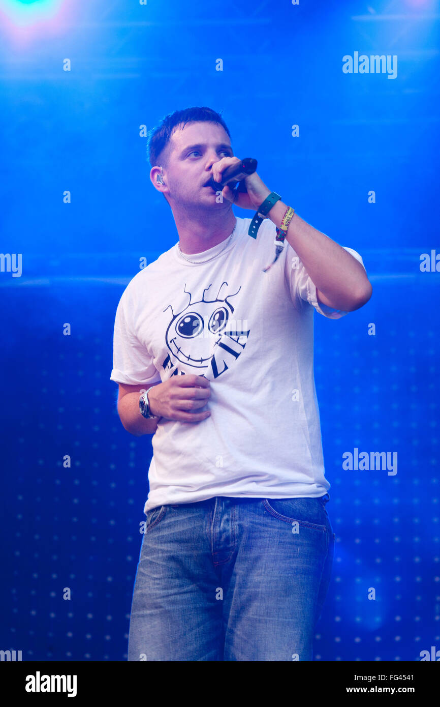 Mike skinner performing on stage hi-res stock photography and images ...