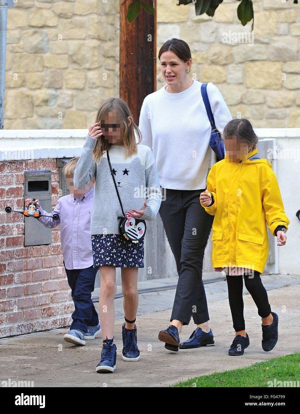 Jennifer Garner out and about in Brentwood with her three children ...