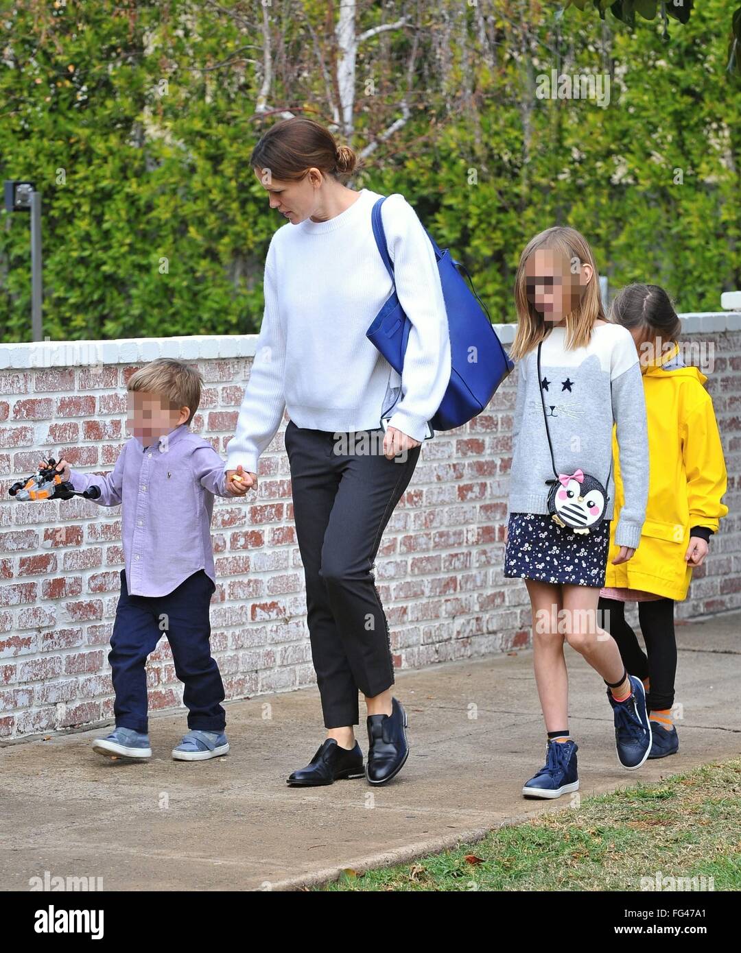 Jennifer Garner out and about in Brentwood with her three children ...