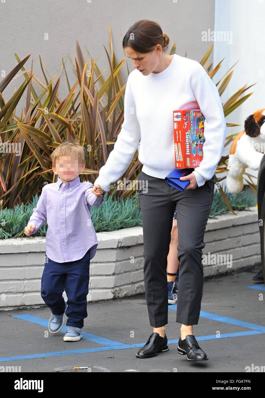 Jennifer Garner out and about in Brentwood with her three children ...