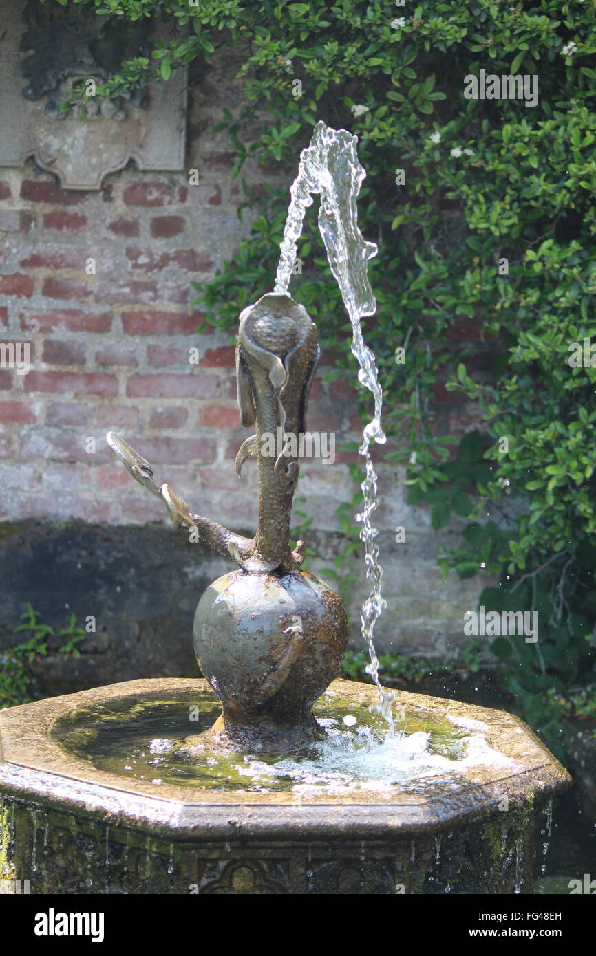 Brick water feature hi-res stock photography and images - Alamy
