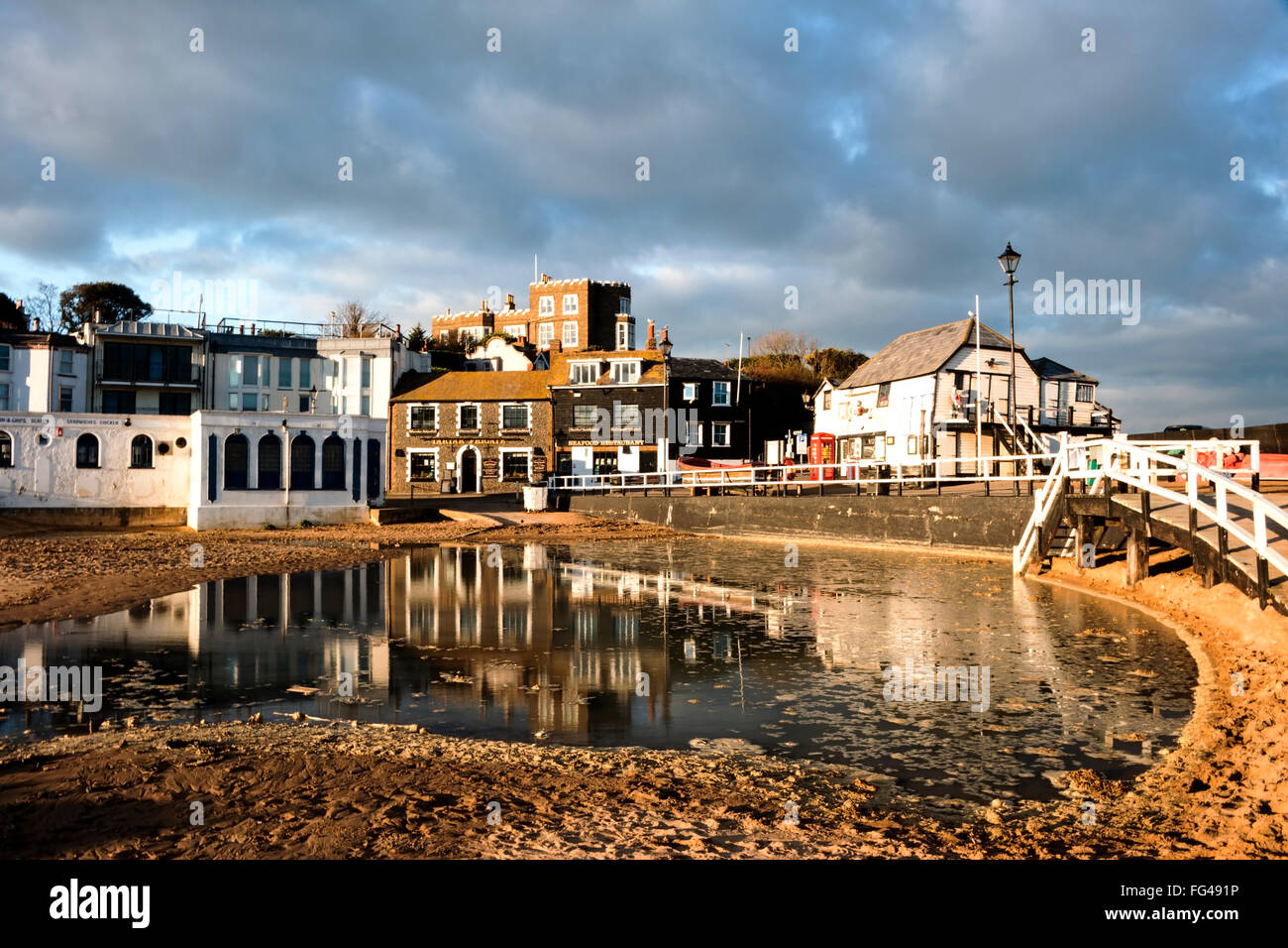 Tidal bay house hi-res stock photography and images - Alamy