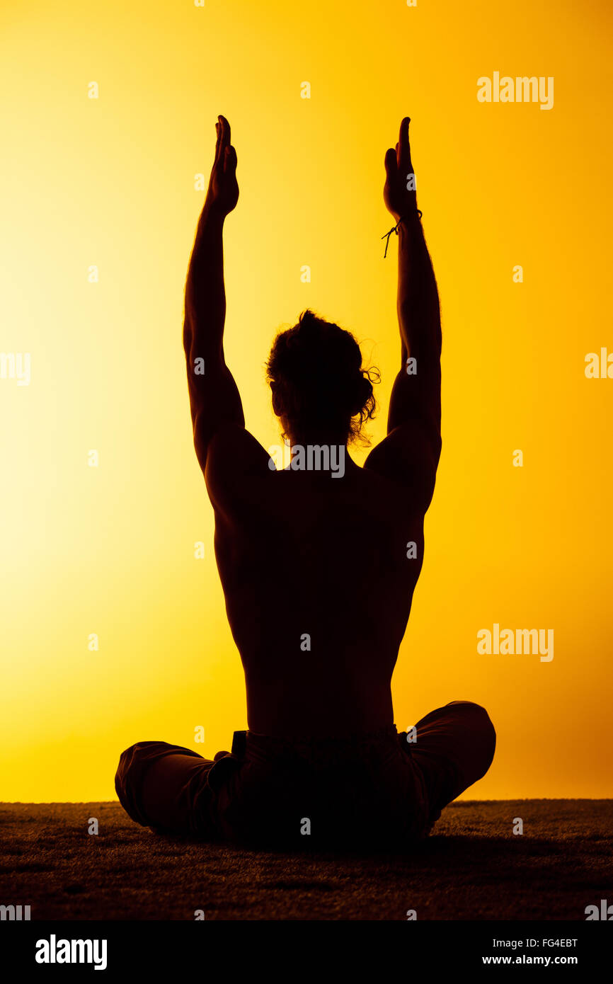 Acro yoga at sunset hi-res stock photography and images - Alamy
