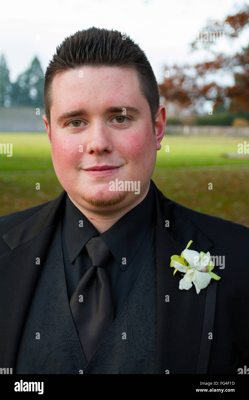 Portrait groom wearing tuxedo hi-res stock photography and images - Alamy