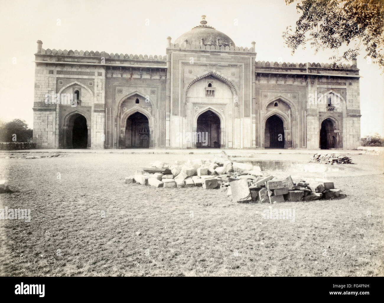 INDIA: QILA-I KUHNA MOSQUE. /nThe Qila-i Kuhna mosque inside the Purana ...