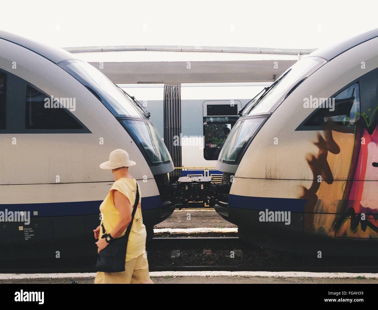 Side view passenger train hi-res stock photography and images - Alamy