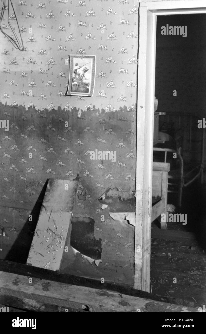 TENNESSEE: FLOODED HOUSE. /nInterior of a flood damaged farmhouse near ...