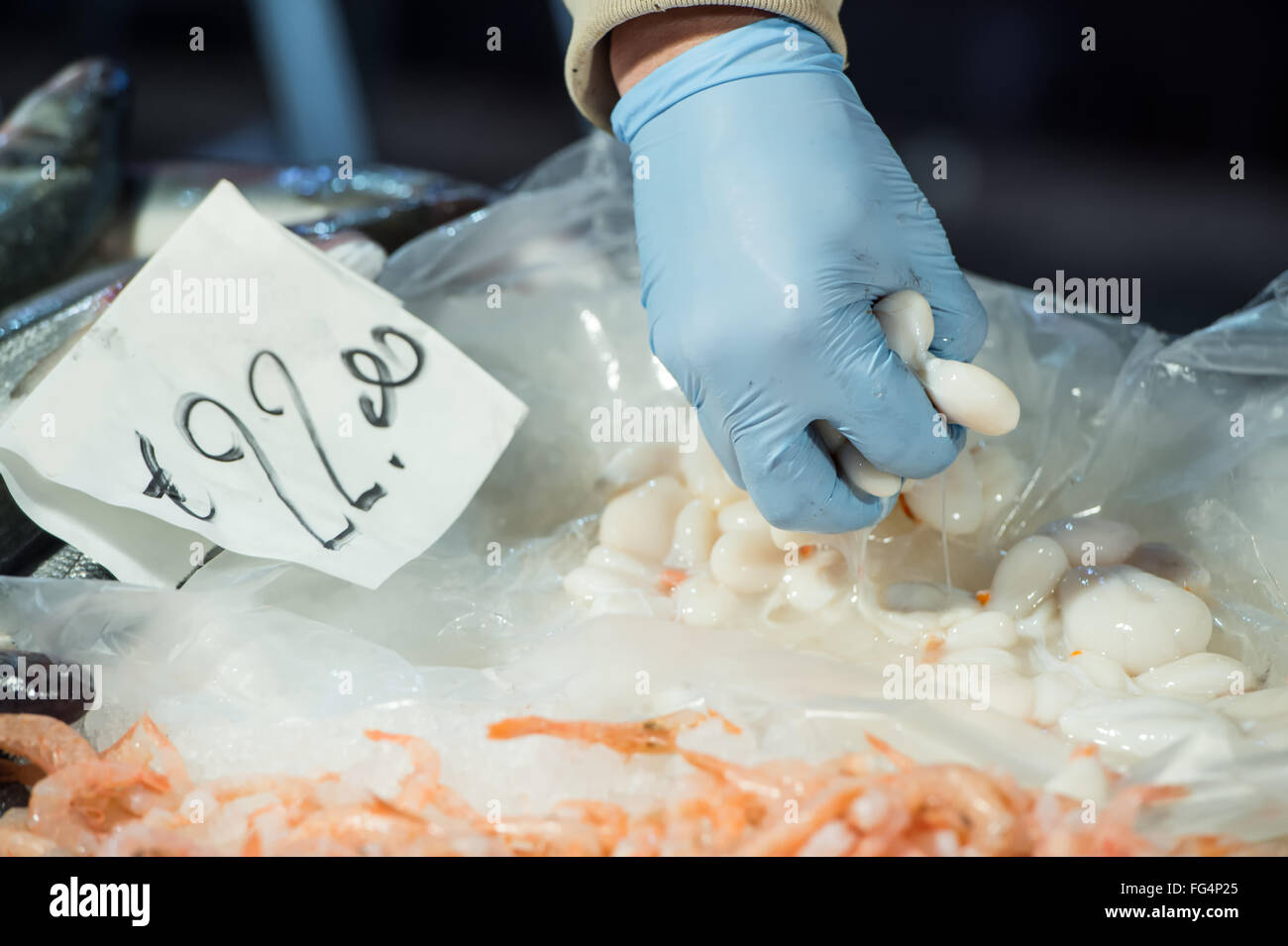 Fisherman sell seafood at the fish market Stock Photo - Alamy