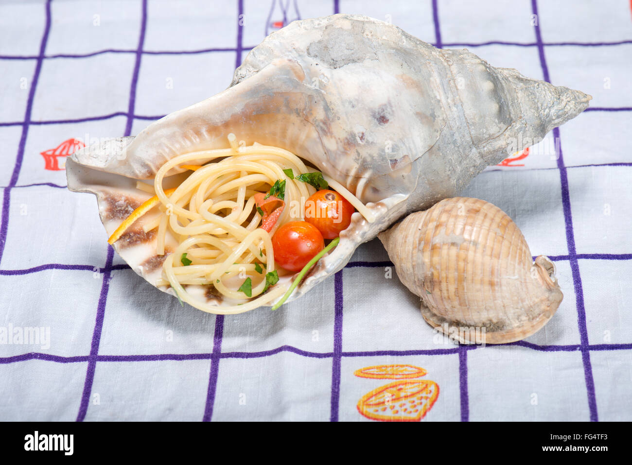 Clam in large shell hi-res stock photography and images - Alamy