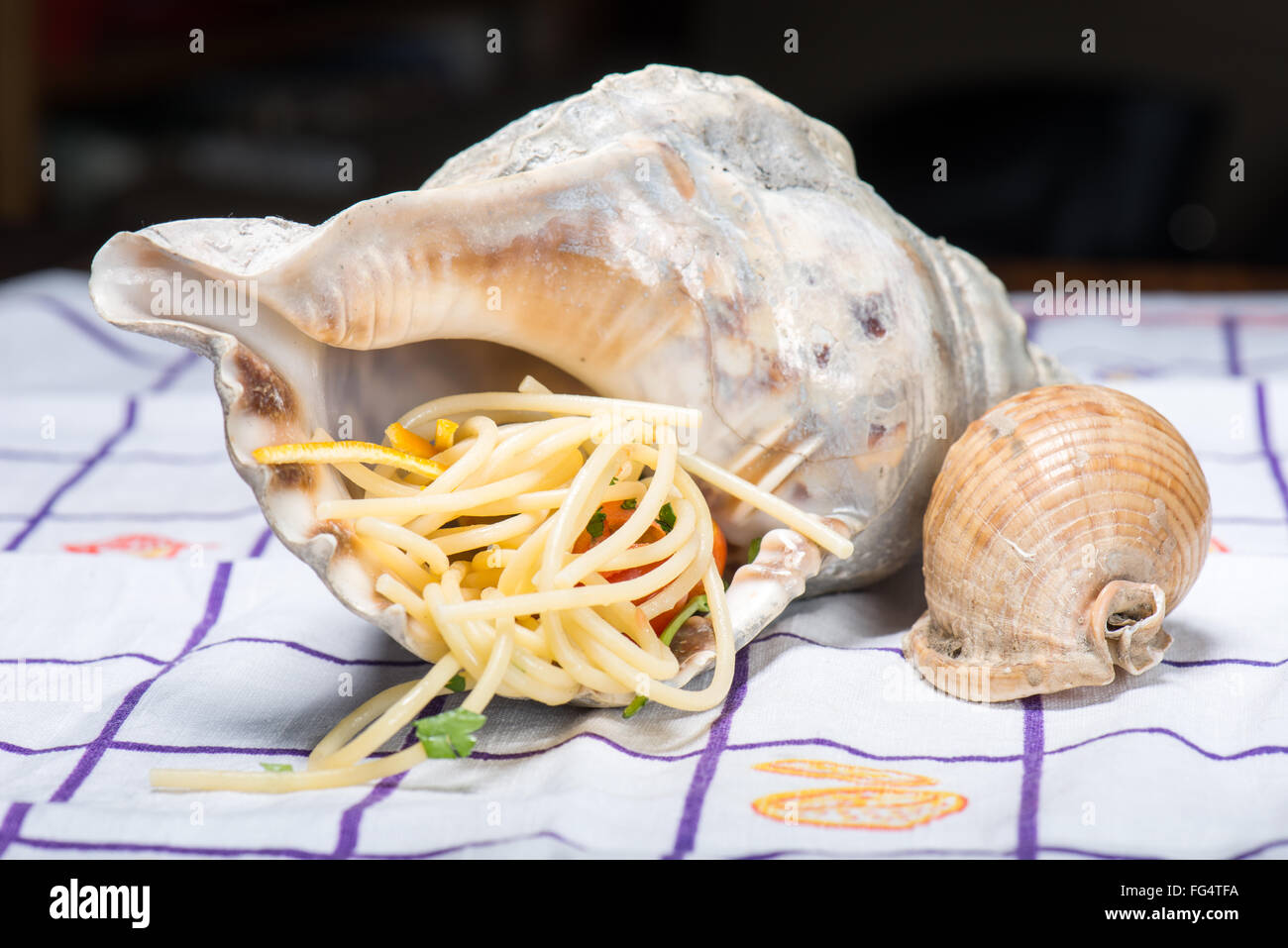 Clam shell large hi-res stock photography and images - Alamy