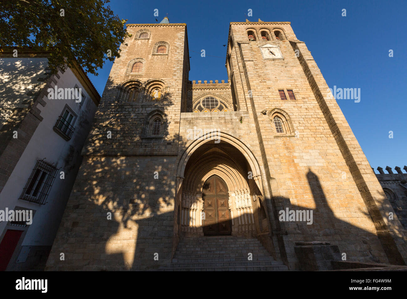 Evora cathedral hi-res stock photography and images - Alamy