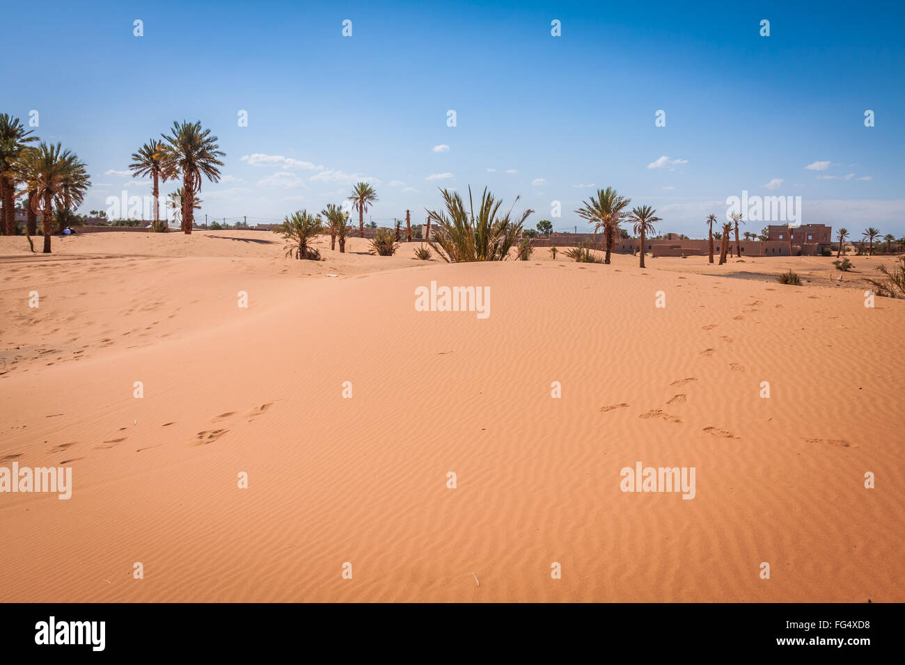 Seif dunes hi-res stock photography and images - Alamy