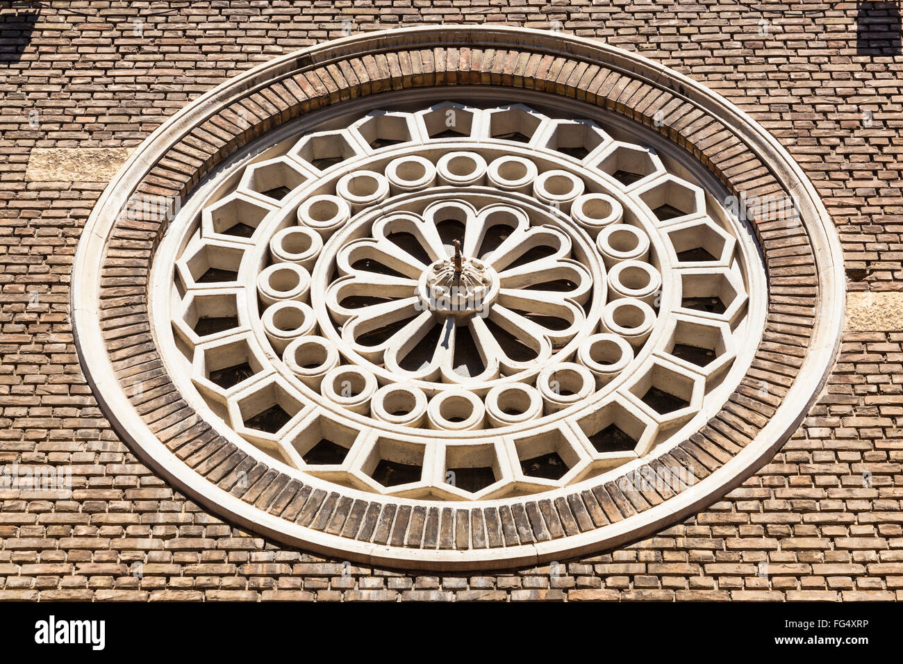 Romanesque rose window hi-res stock photography and images - Alamy